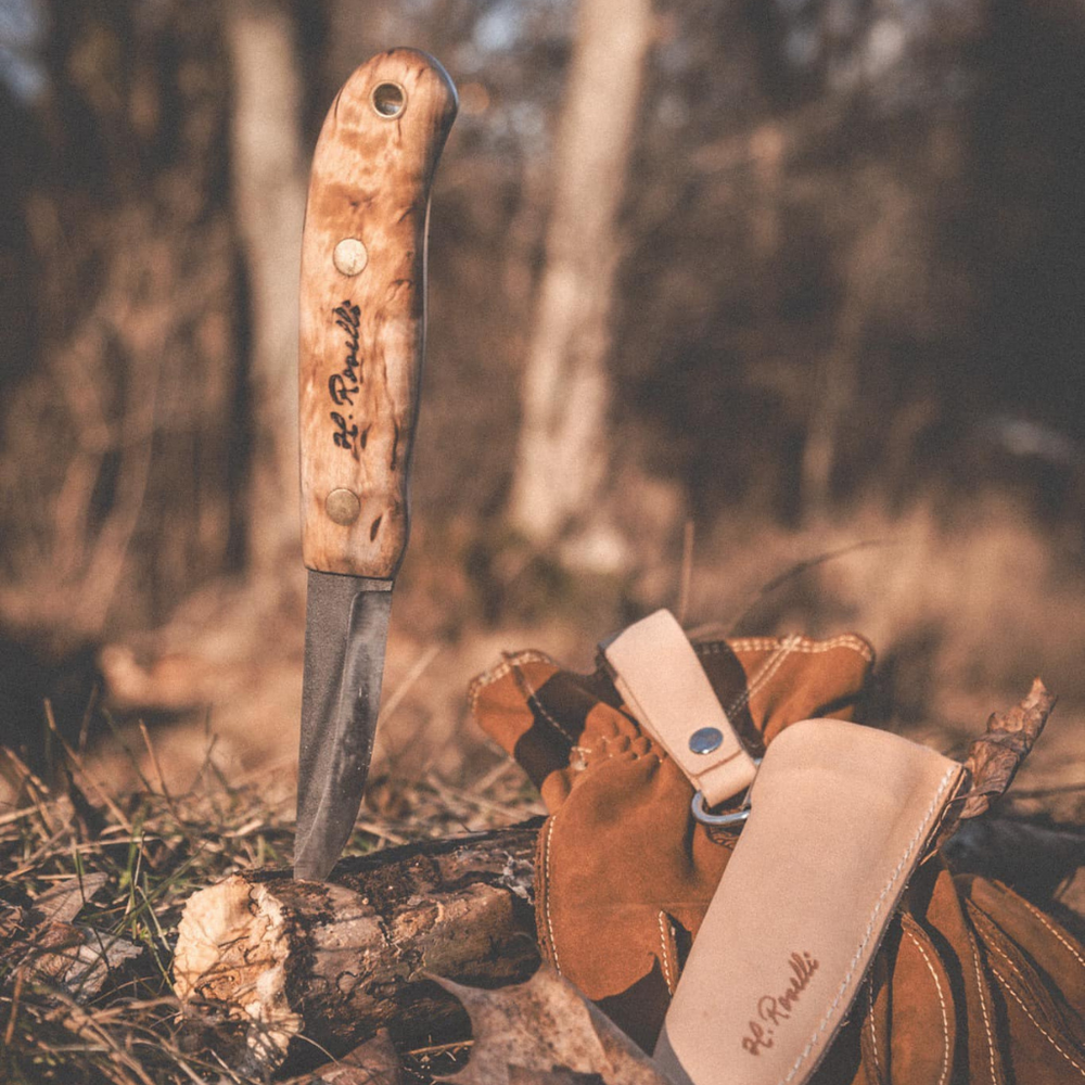 Roselli – handmade Finnish knives and axes since 1976.