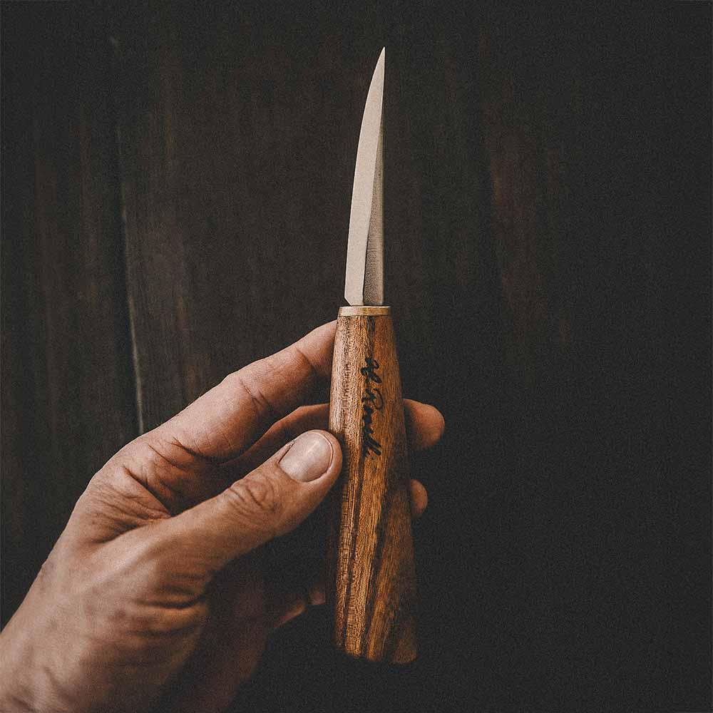 Roselli – handmade Finnish knives and axes since 1976.